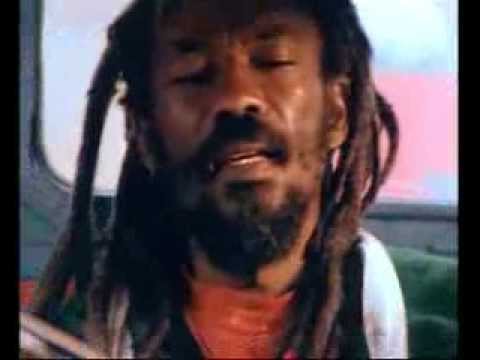 Muzikale throwback | De 15 grootste zomerhits aller tijden